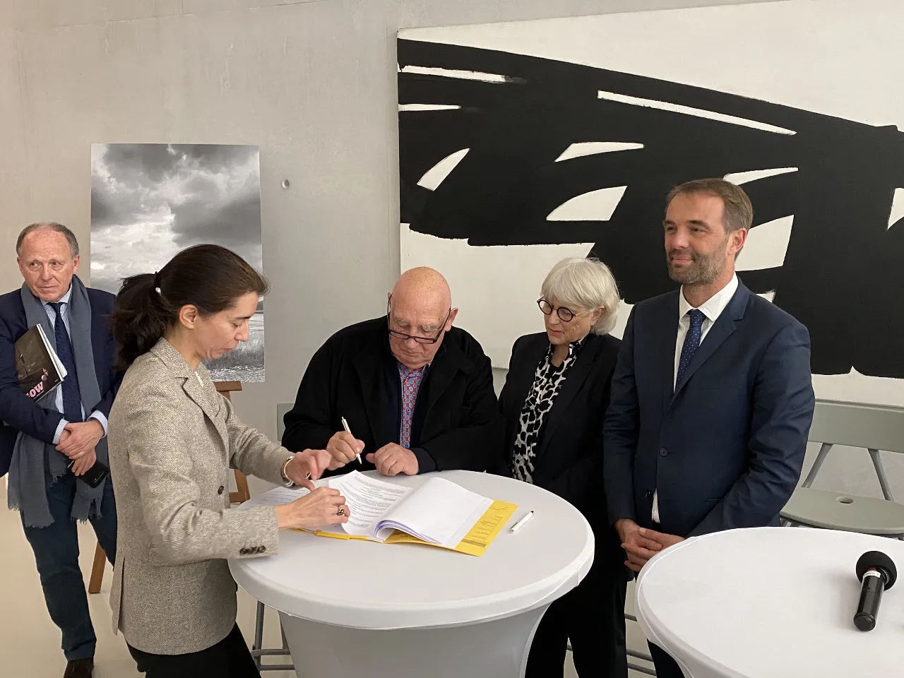 Le photographe Raymond Depardon offre plus de 200 clichés au Musée ...