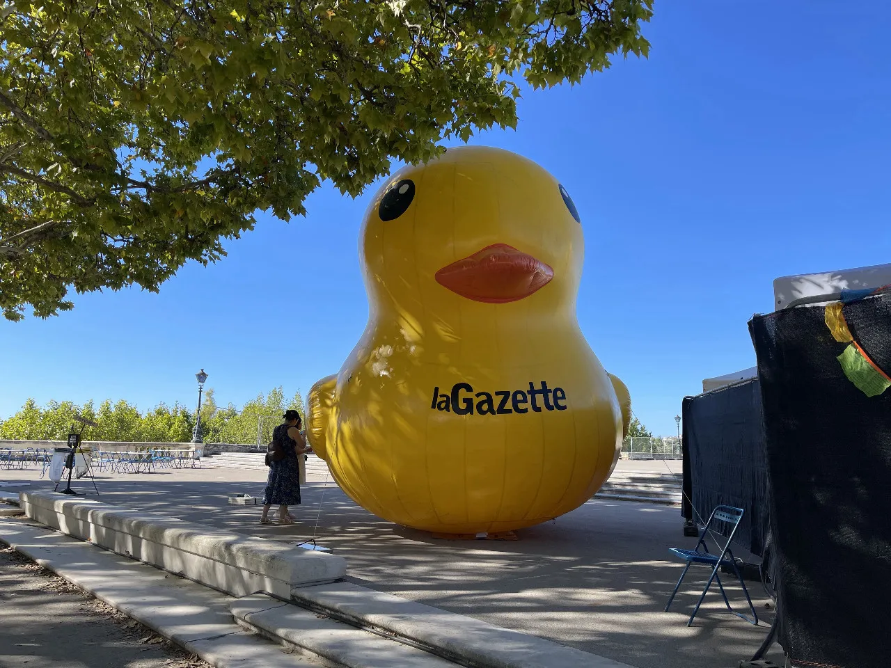 Vidéo : le canard géant de la Gazette au festival What a trip ! | La ...