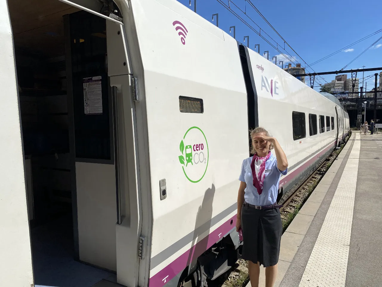 Le premier train Barcelone-Lyon de la RENFE est arrivé à la gare Saint ...