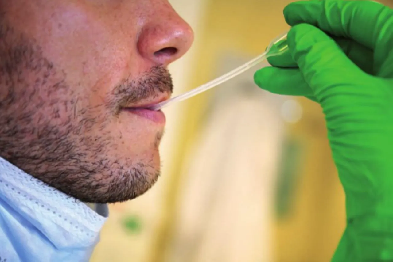 Covid : des débuts prometteurs pour les tests salivaires EasyCov | La ...