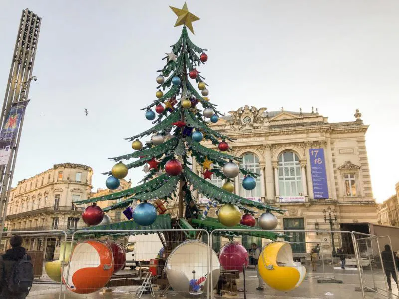 Un "Sapin magique" sur la place de la Comédie | La Gazette