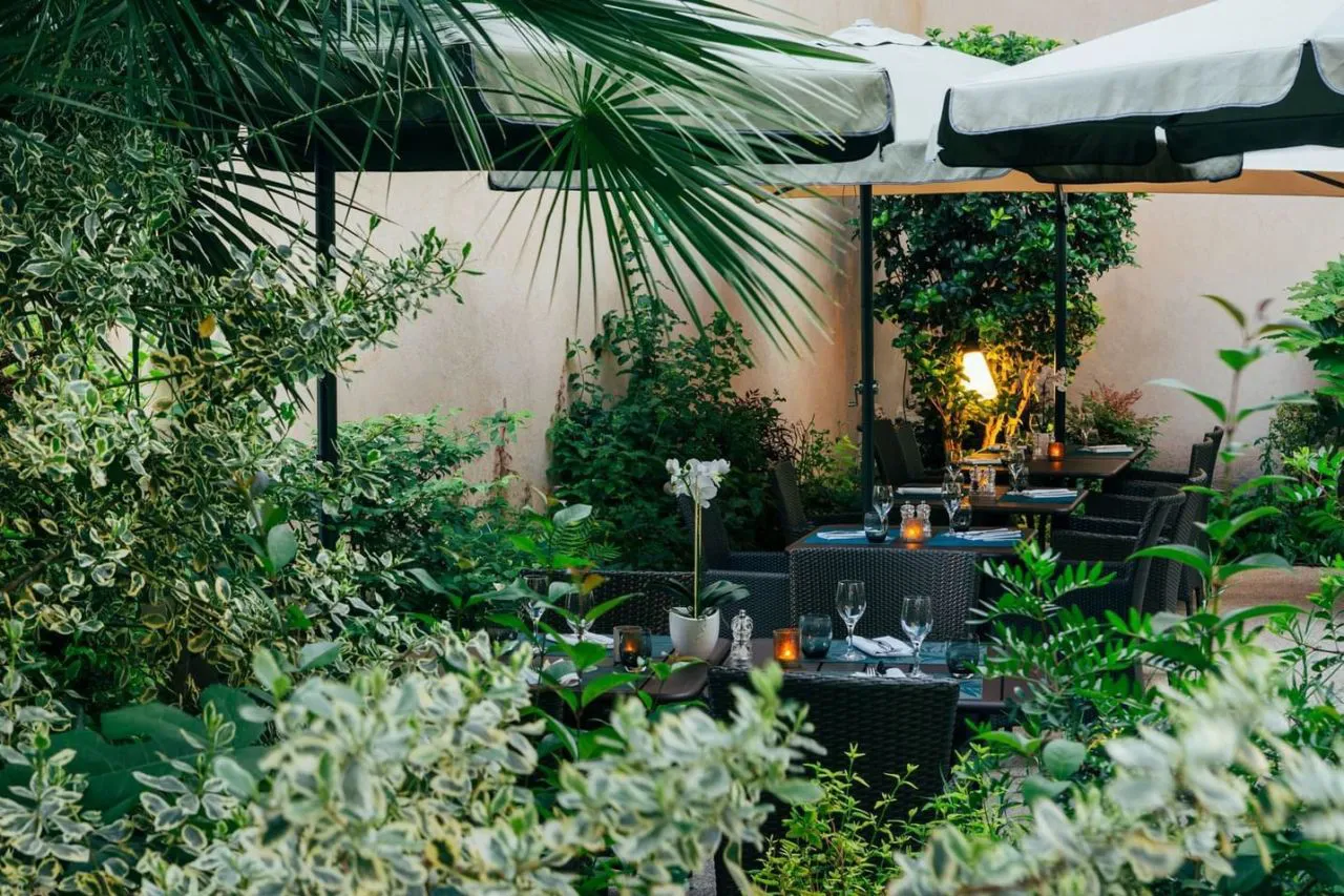 Restaurant La Closerie : une oasis de verdure en plein centre-ville ...