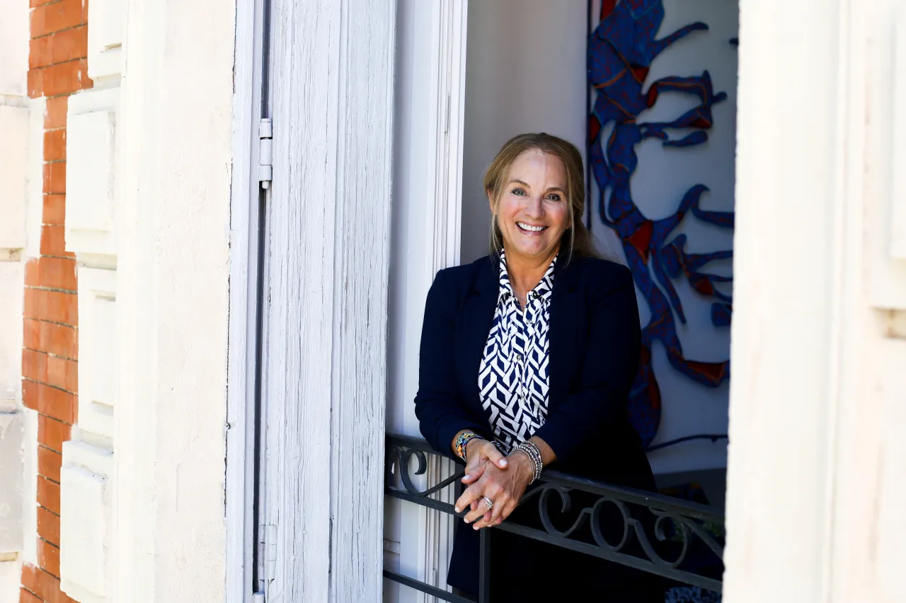 Voyage mouvementé en Ukraine pour l'élue de Montpellier Clare Hart | La ...