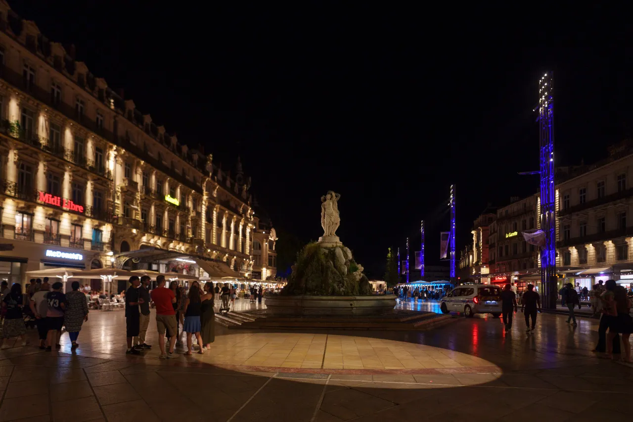 En images : de nouveaux jeux de lumière sur la place de la Comédie à ...