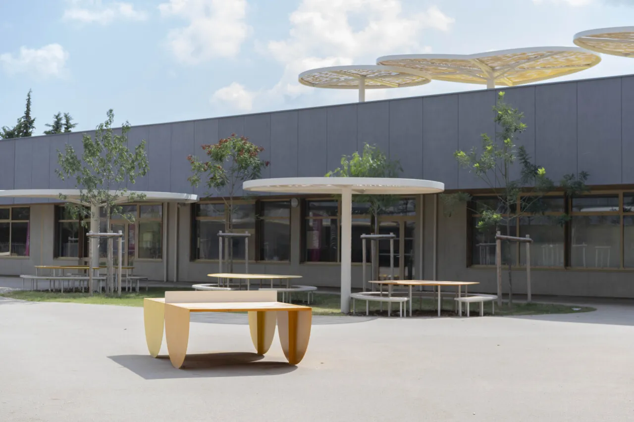 Classes en bois, sport sur le toit, pinède,... le nouveau collège de ...