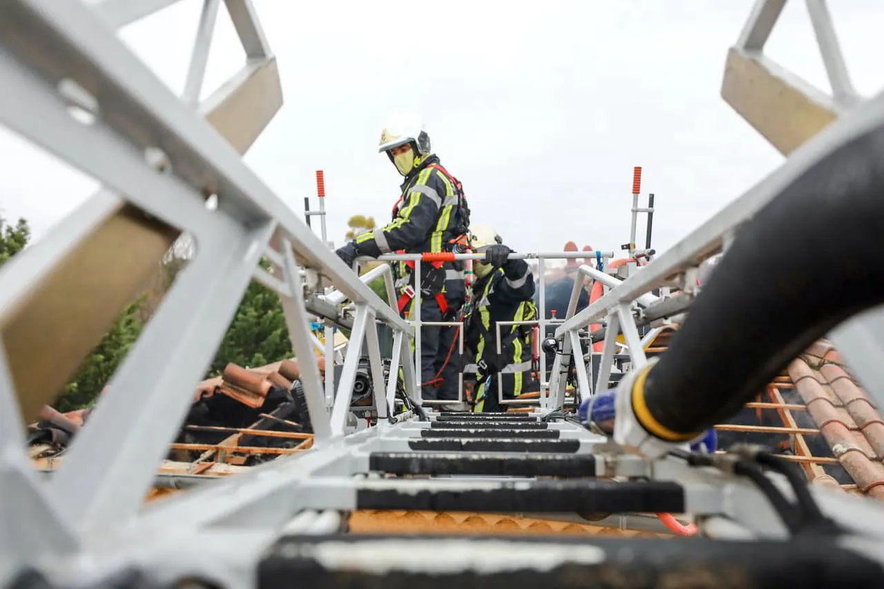 Gard. Incendie dans une maison : la route D999 coupée | La Gazette