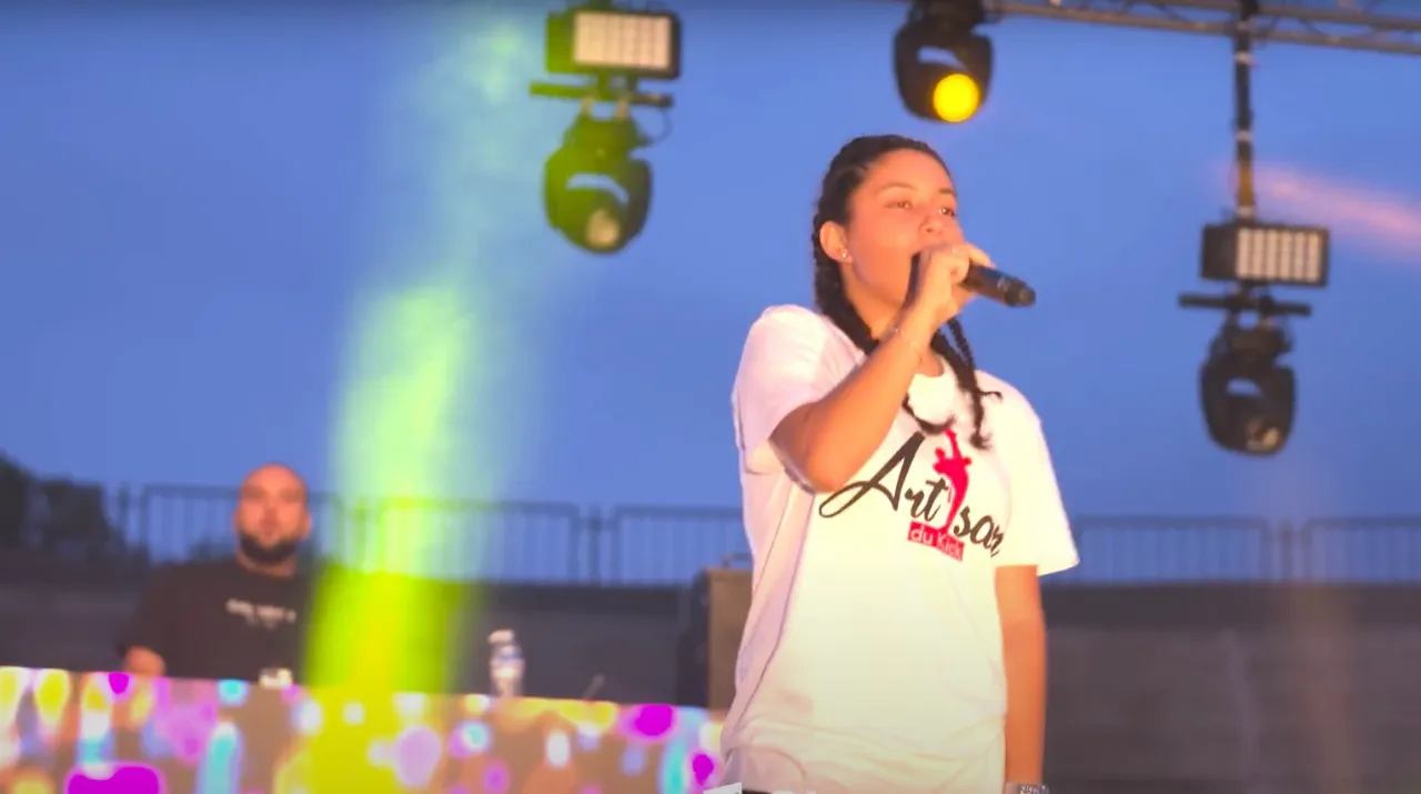 Gard. Un reportage consacré à Emma MRG, jeune rappeuse qui veut percer ...