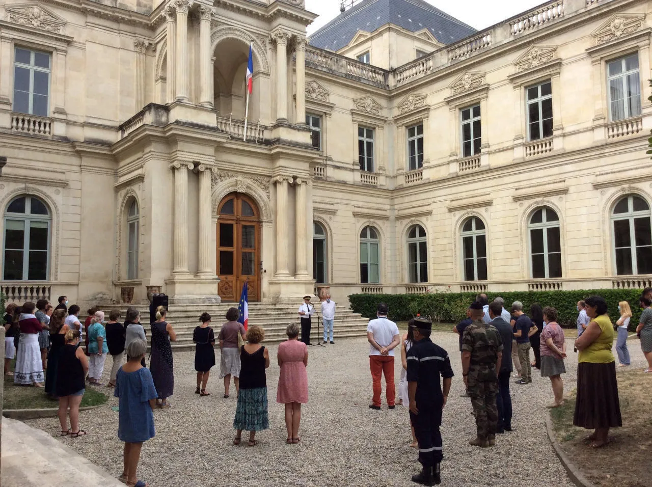 Nîmes. Une minute de silence à la préfecture du Gard en la mémoire du ...