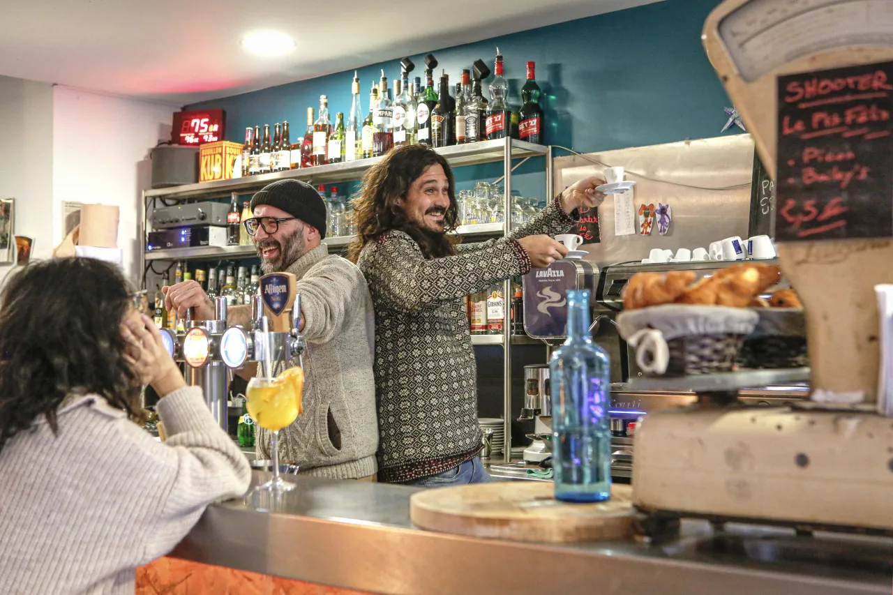 Au bar du Midi, "c'est la France qui se mélange" | La Gazette
