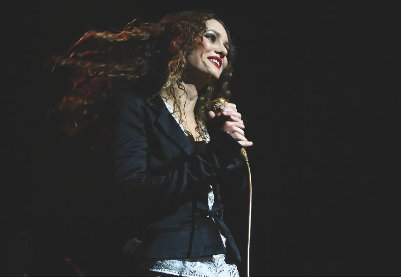 Festival de Nîmes. Vanessa Paradis et Gaëtan Roussel se partagent la ...
